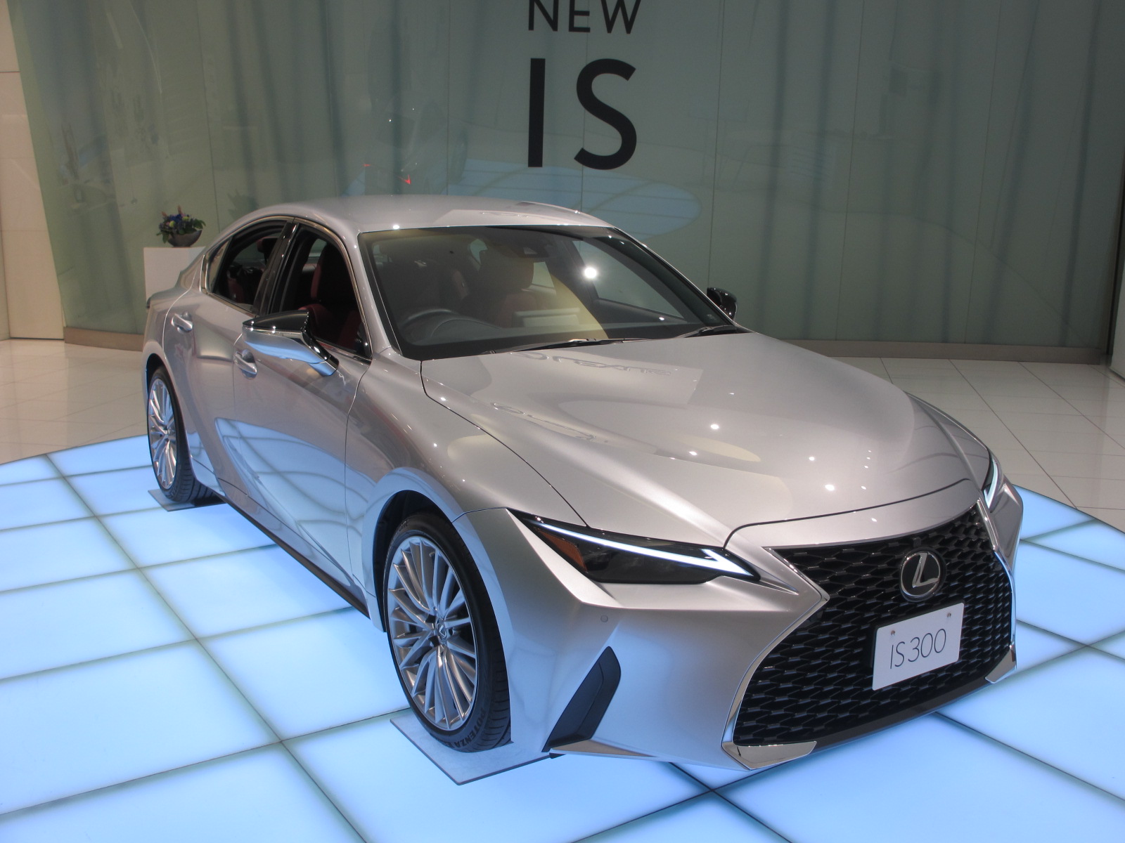 LEXUS > 販売店 LEXUS GALLERY > レクサスギャラリーMIDLAND SQUARE