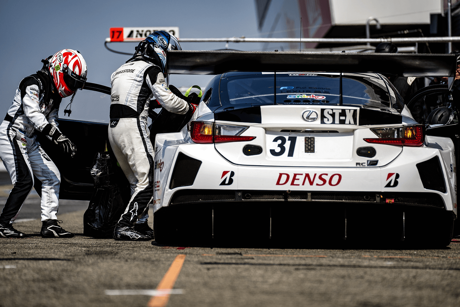 LEXUS ‐ apr - LEXUS MOTORSPORT | SPORT | LEXUS NEWS